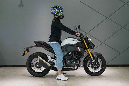 豪爵摩托车品牌>XCR300报价车型图片-摩托范-哈罗摩托