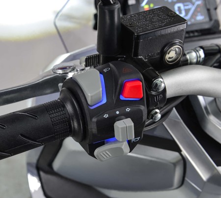 三業摩托车品牌>赛博150报价车型图片-摩托范-哈罗摩托