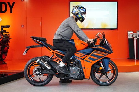 KTMR2R摩托车品牌>RC 390 报价车型图片-摩托范-哈罗摩托