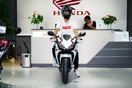 本田WING摩托车品牌>CBR400R报价车型图片-摩托范-哈罗摩托