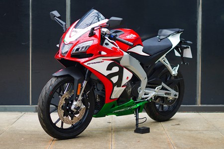 宗申阿普利亚摩托车品牌>GPR250R报价车型图片-摩托范-哈罗摩托