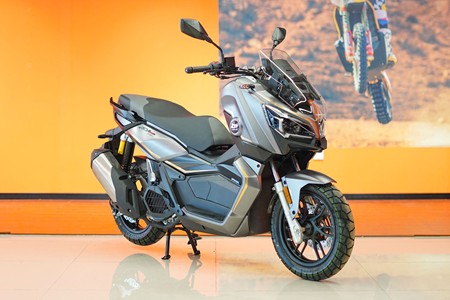 QJMOTOR摩托车品牌>鸿150 ADV报价车型图片-摩托范-哈罗摩托