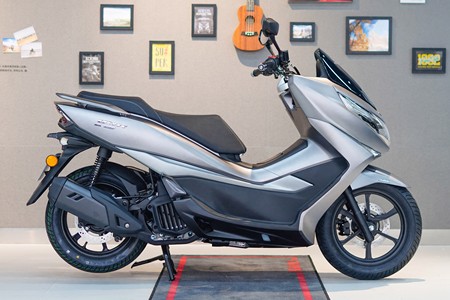 豪爵摩托车品牌>UHR150报价车型图片-摩托范-哈罗摩托