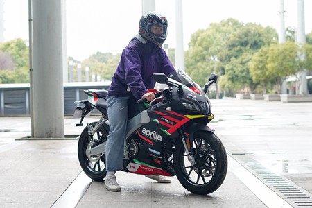 宗申阿普利亚摩托车品牌>GPR250R报价车型图片-摩托范-哈罗摩托