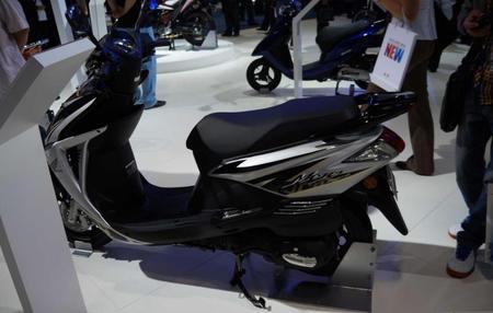 新大洲本田摩托车品牌>魔戟SDH125T-28报价车型图片-摩托范-哈罗摩托