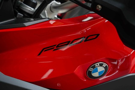 宝马摩托车品牌>F 900 XR报价车型图片-摩托范-哈罗摩托