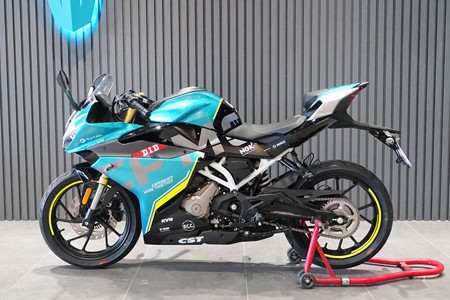 春风摩托车品牌>250SR报价车型图片-摩托范-哈罗摩托