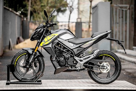 春风摩托车品牌>150NK报价车型图片-摩托范