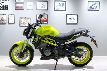 贝纳利摩托车品牌>蓝宝龙 BN302S报价车型图片-摩托范