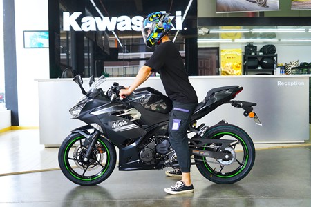 川崎摩托车品牌>Ninja 400报价车型图片-摩托范-哈罗摩托