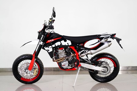 SWM摩托车品牌>SM 500报价车型图片-摩托范