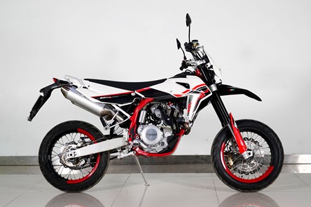 SWM摩托车品牌>SM 500报价车型图片-摩托范-哈罗摩托