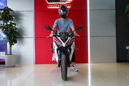 QJMOTOR摩托车品牌>赛400报价车型图片-摩托范