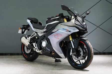 贝纳利摩托车品牌>龙卷风 Tornado 302R报价车型图片-摩托范