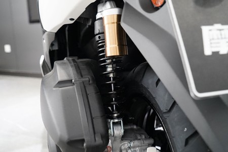 雅马哈摩托车品牌>NMAX报价车型图片-摩托范-哈罗摩托