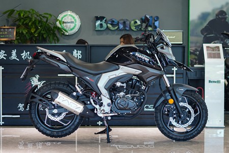 豪爵摩托车品牌>DL150报价车型图片-摩托范-哈罗摩托