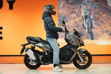 QJMOTOR摩托车品牌>鸿150ADV报价车型图片-摩托范