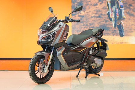 QJMOTOR摩托车品牌>鸿150ADV报价车型图片-摩托范