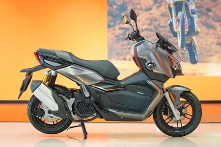 QJMOTOR摩托车品牌>鸿150ADV报价车型图片-摩托范