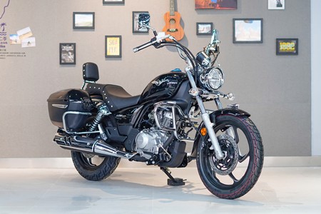 豪爵摩托车品牌>GZS150报价车型图片-摩托范-哈罗摩托