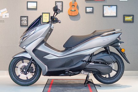 豪爵摩托车品牌>UHR150报价车型图片-摩托范-哈罗摩托