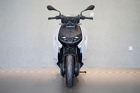 宝马摩托车品牌>CE 04报价车型图片-摩托范