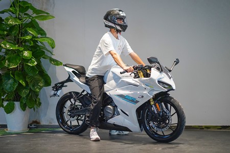 春风摩托车品牌>250SR报价车型图片-摩托范