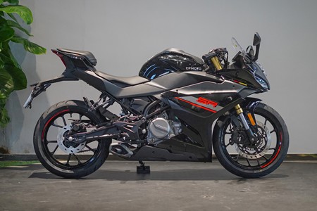 春风摩托车品牌>250SR报价车型图片-摩托范