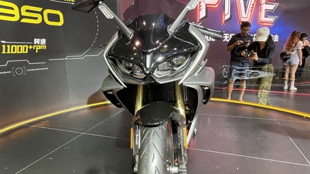 无极摩托车品牌>RR350报价车型图片-摩托范