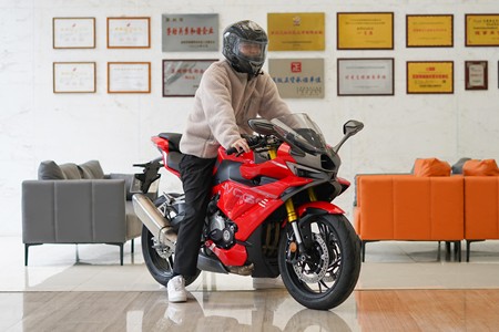 无极摩托车品牌>RR500S报价车型图片-摩托范