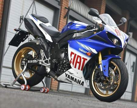 雅马哈摩托车品牌>YZF-R1 Fiat Moto GP Replica报价车型图片-摩托范-哈罗摩托