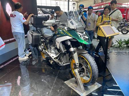 宝马摩托车品牌>R 1300 GS报价车型图片-摩托范